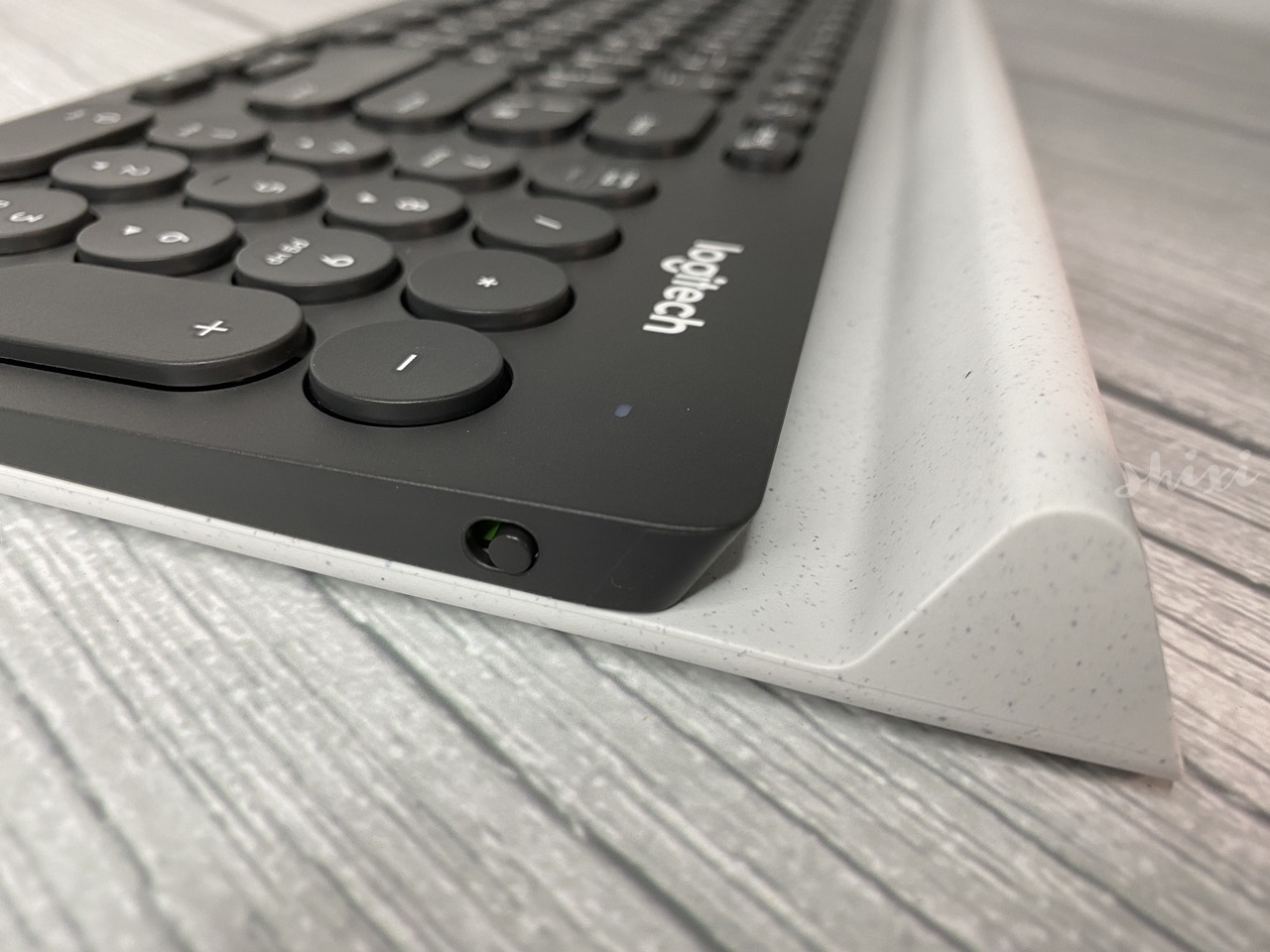 Logitech K780 無線鍵盤開箱｜多工切換 + 整合插槽，桌面更整潔！ - ShixiNote