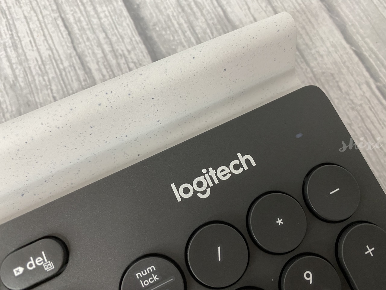 Logitech K780 無線鍵盤開箱｜多工切換 + 整合插槽，桌面更整潔！ - ShixiNote